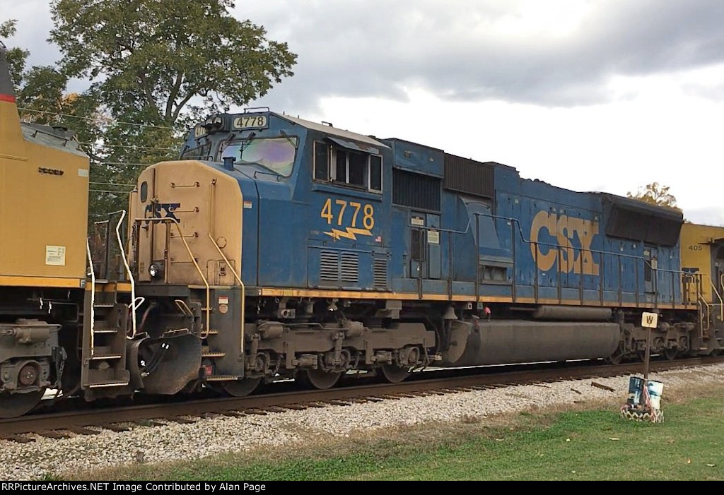 CSX 405, 4778, and UP 5199 roll mixed freight EB